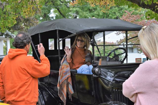 Photos: Fall tradition brings crowds to Leclaire neighborhood
