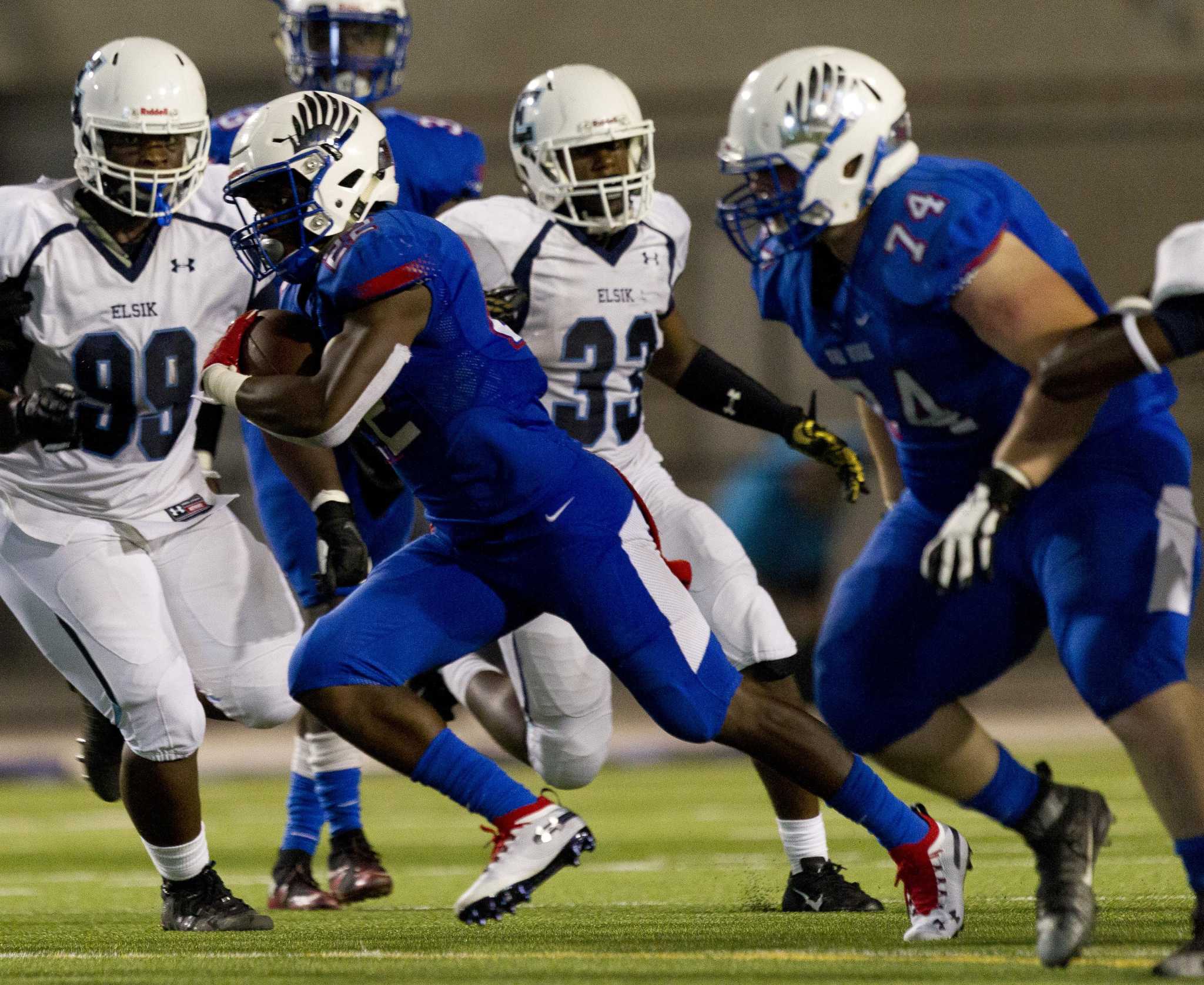 Elsik, Taylor pick up notable football victories