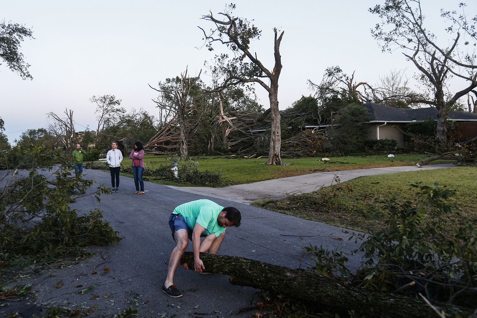 After Dallas tornado, beware of contractor fraud, Attorney General warns