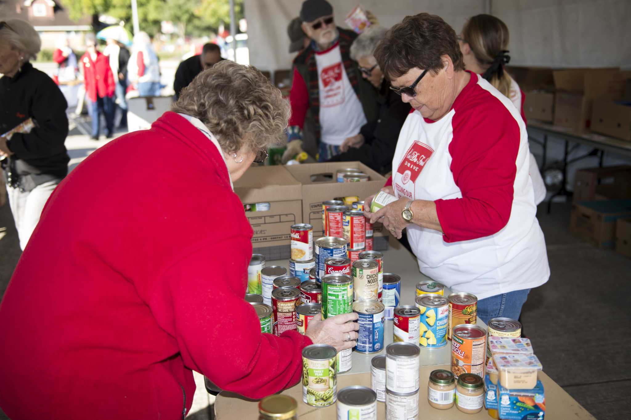 Schools, libraries and businesses joining in Pasadena food drive