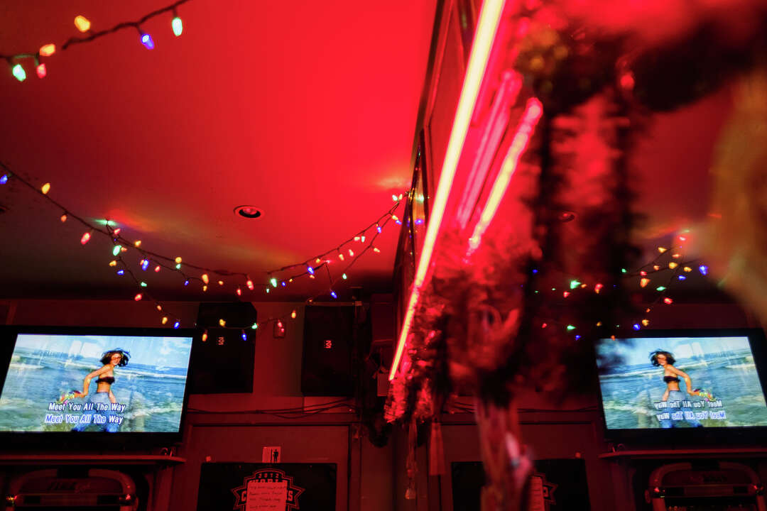 How a 33-year-old Chinatown dive bar gave us one of the city's most ...