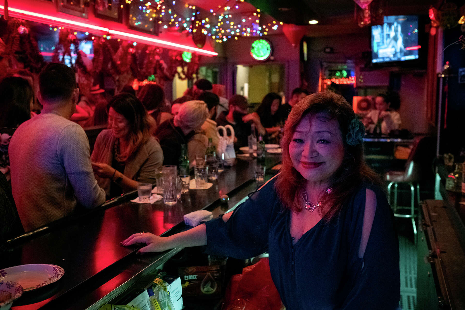 How a 33-year-old Chinatown dive bar gave us one of the city's most ...