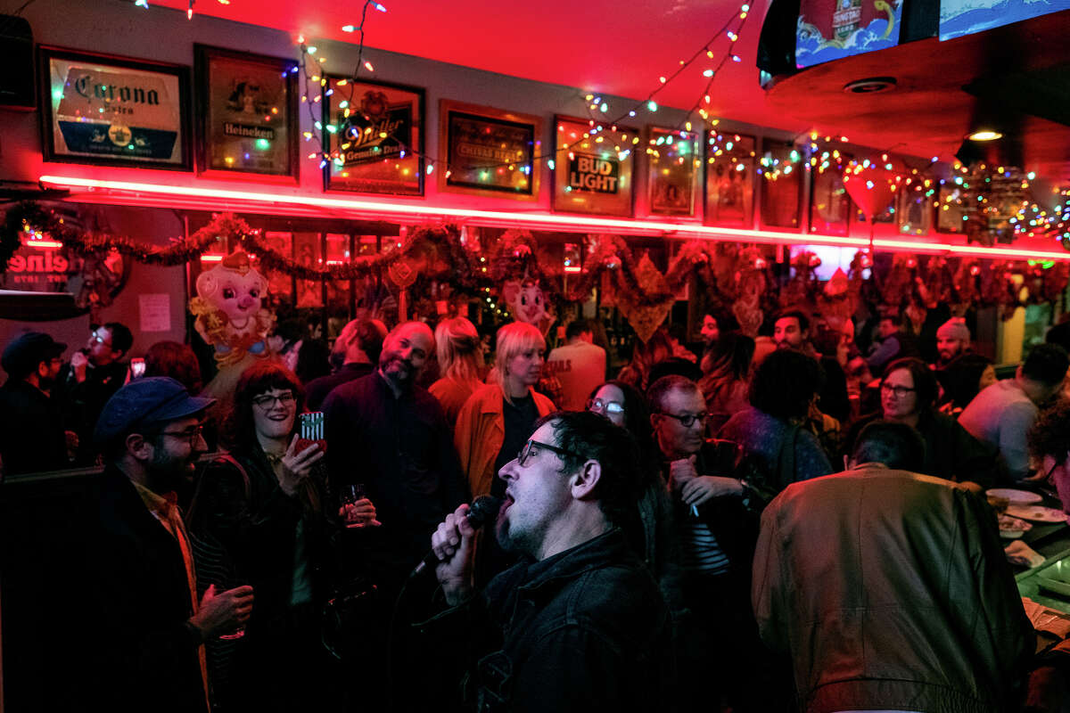 How a 33-year-old Chinatown dive bar gave us one of the city's most ...