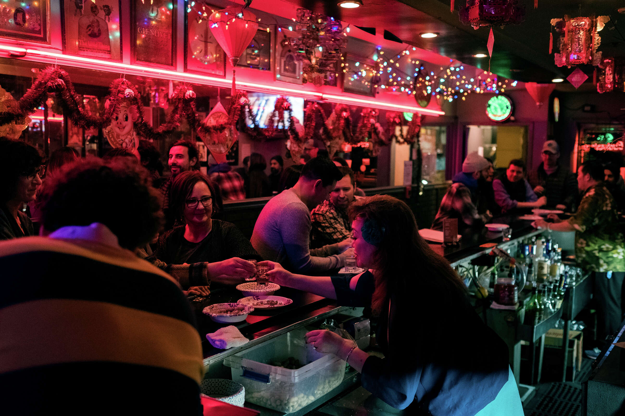 How a 33-year-old Chinatown dive bar gave us one of the city's most ...