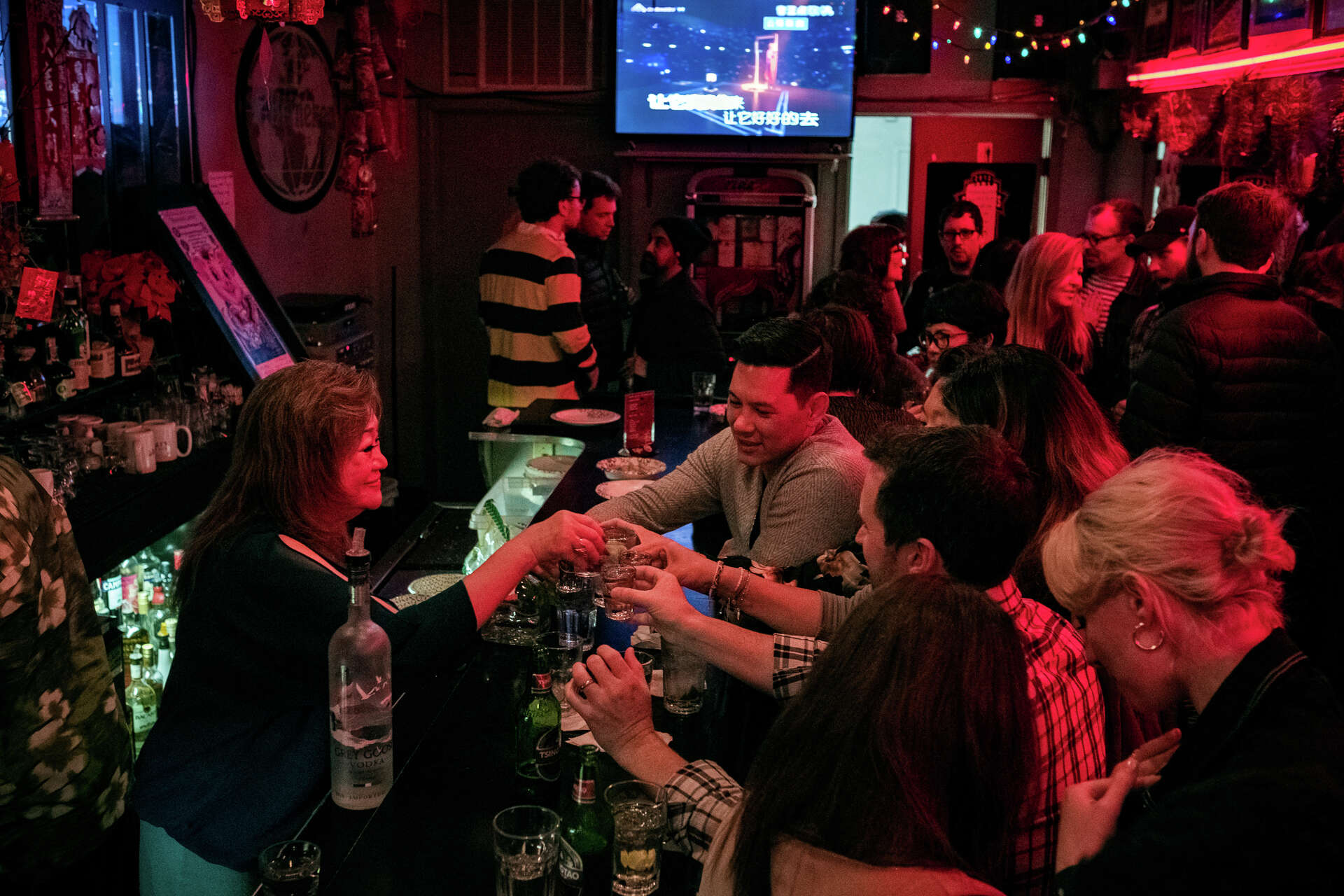 How a 33-year-old Chinatown dive bar gave us one of the city's most ...
