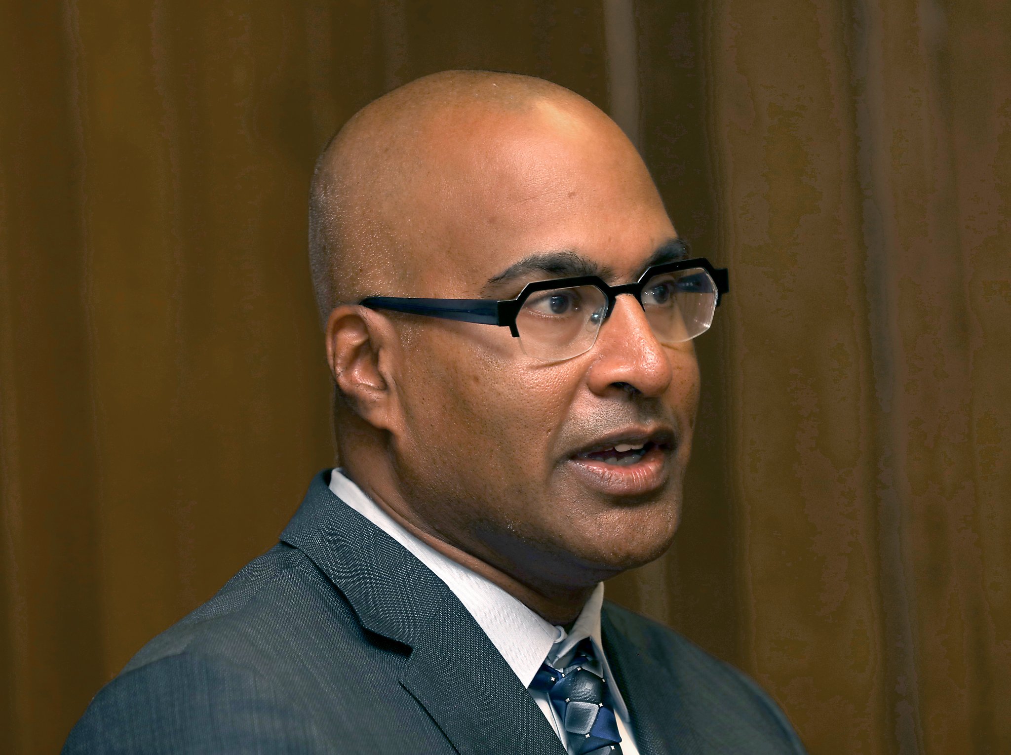 Public defender scrubs ethics commissioner endorsement from campaign ...