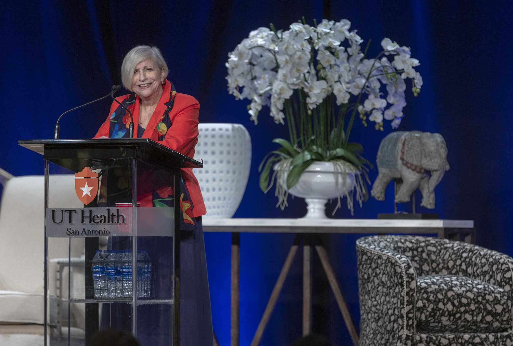 San Antonio book lovers gather to help fight cancer