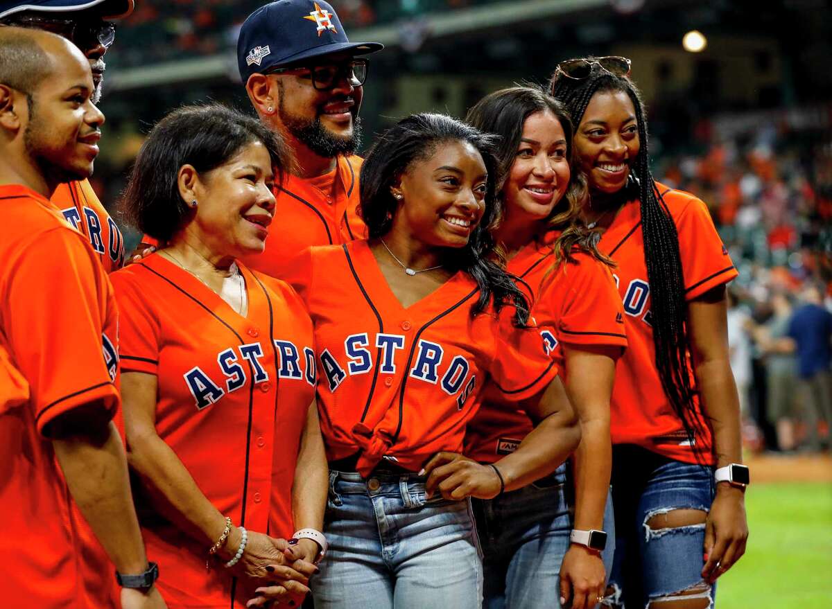 Simone Biles pulls off standing back flip with twist before World ...