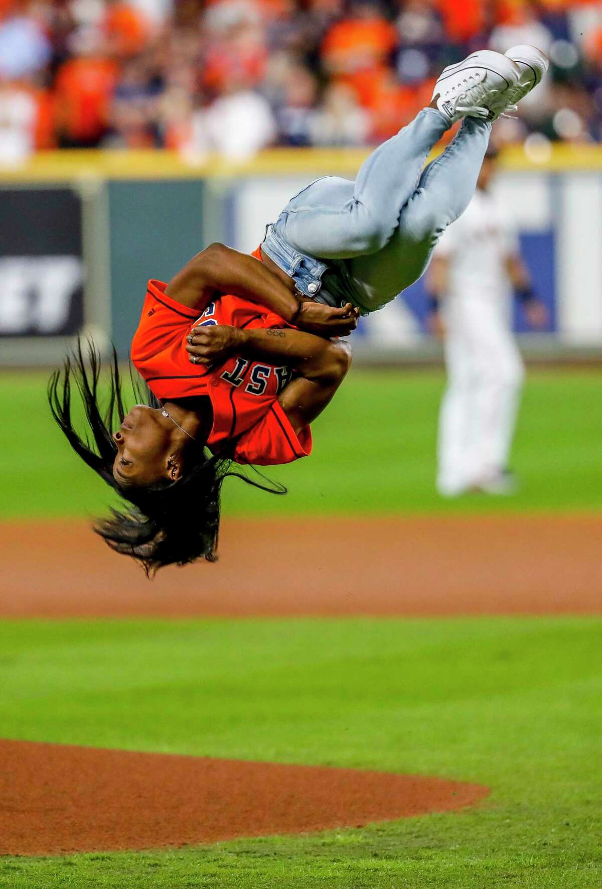 Simone Biles pulls off standing back flip with twist before World ...