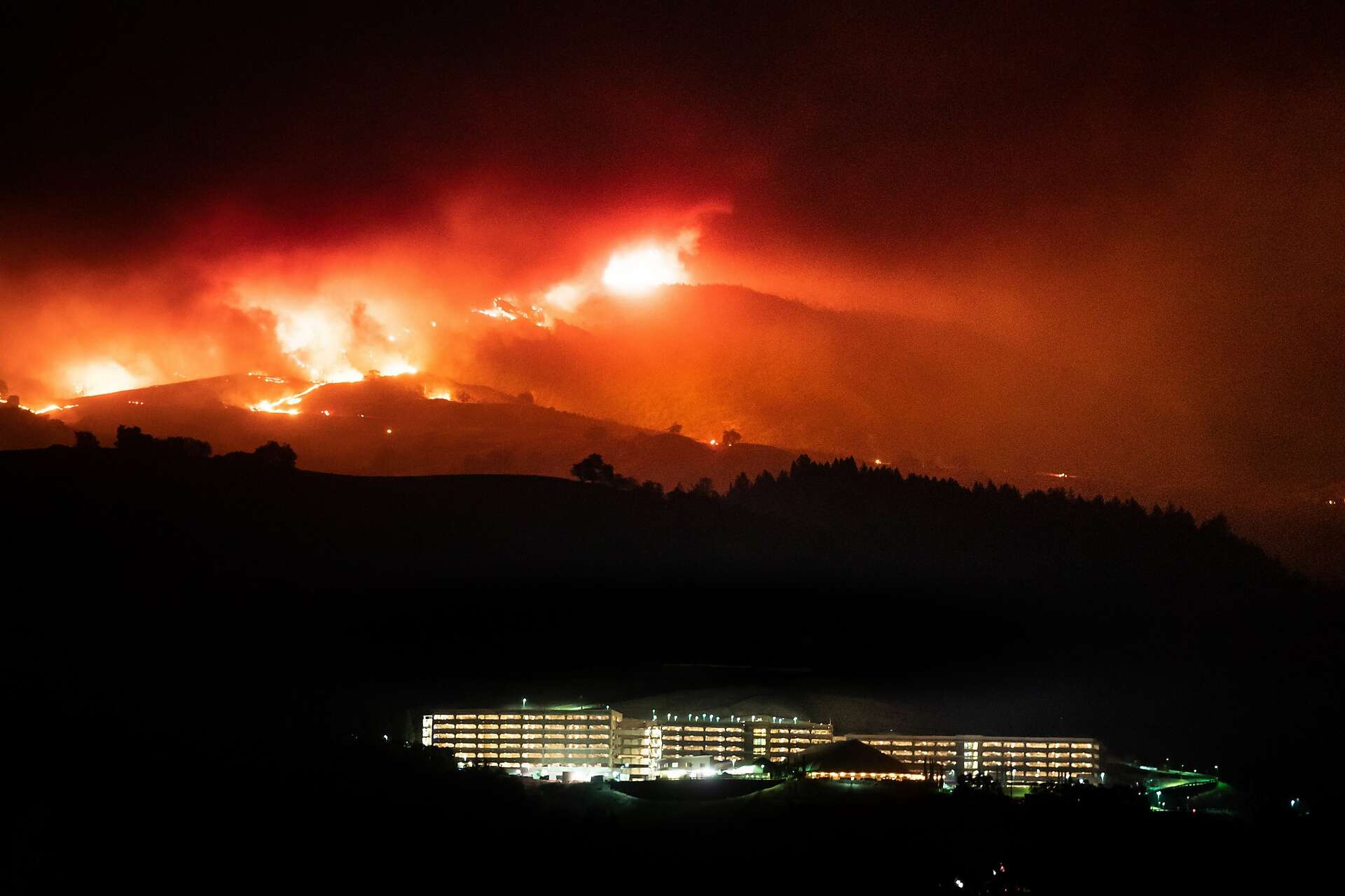 Live updates: Kincade Fire grows to 16,000 acres, 5 percent contained