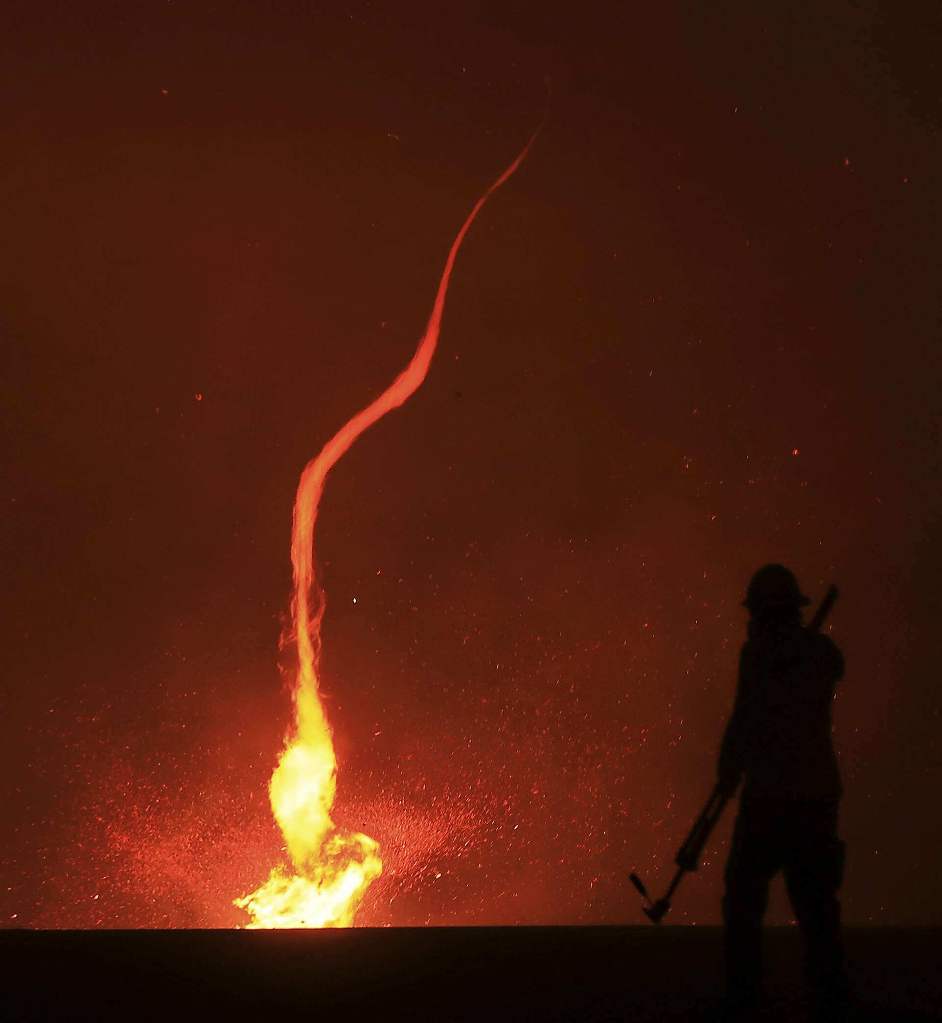 The most striking and terrifying photos of the Kincade Fire