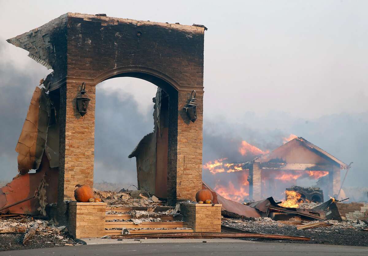 Kincade Fire: Crews gain 5% containment as focus turns to PG&E equipment