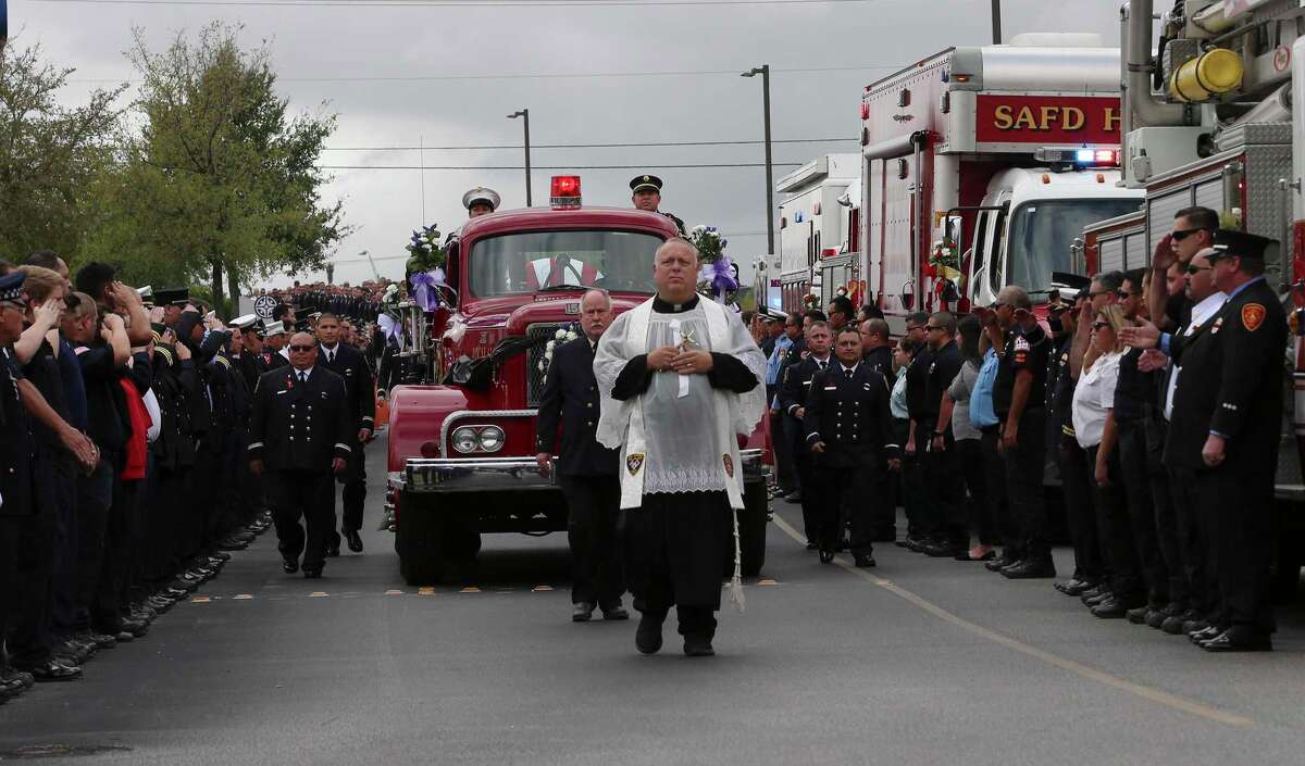 Greg Garza memorial service draws hundreds of mourners