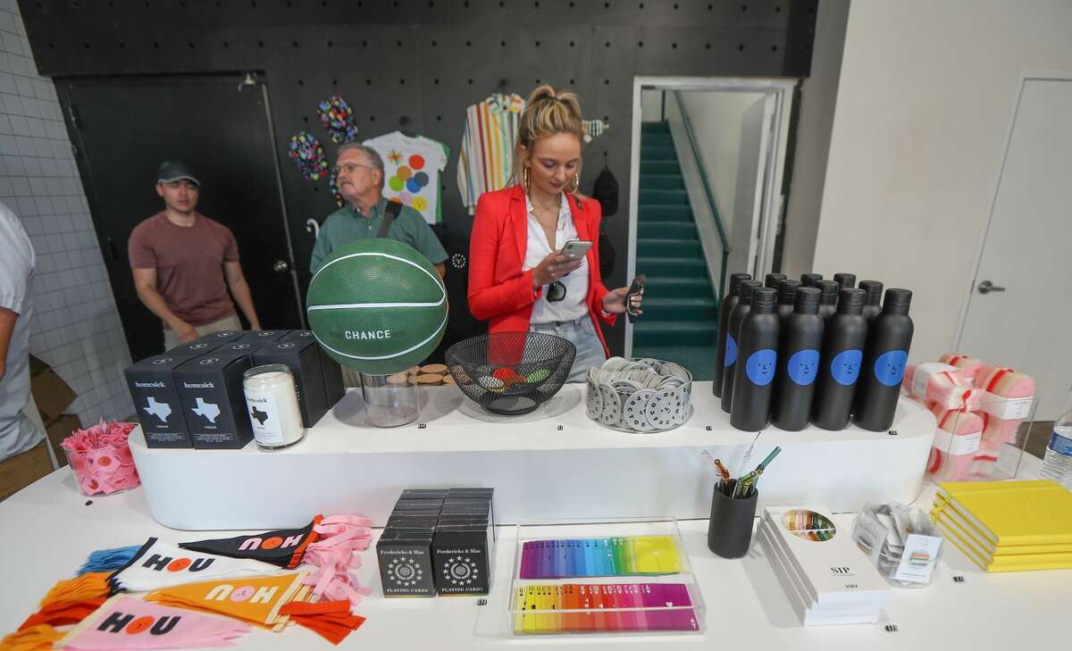 Here's a sneak peek inside the Insta-famous pop-up art exhibit, the ...