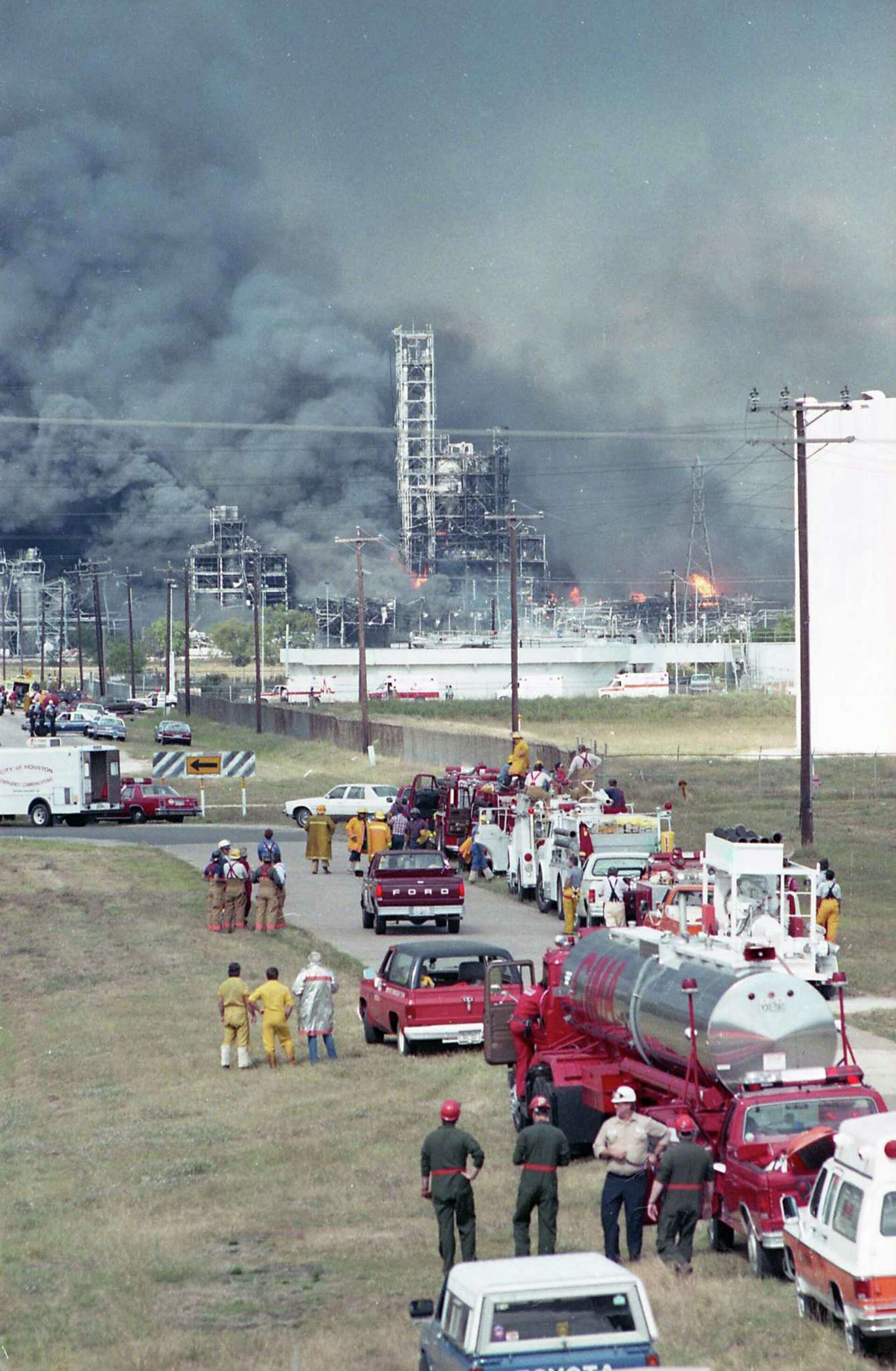 30 years ago: The Phillips Petroleum explosion in Pasadena and 'RoboCop ...