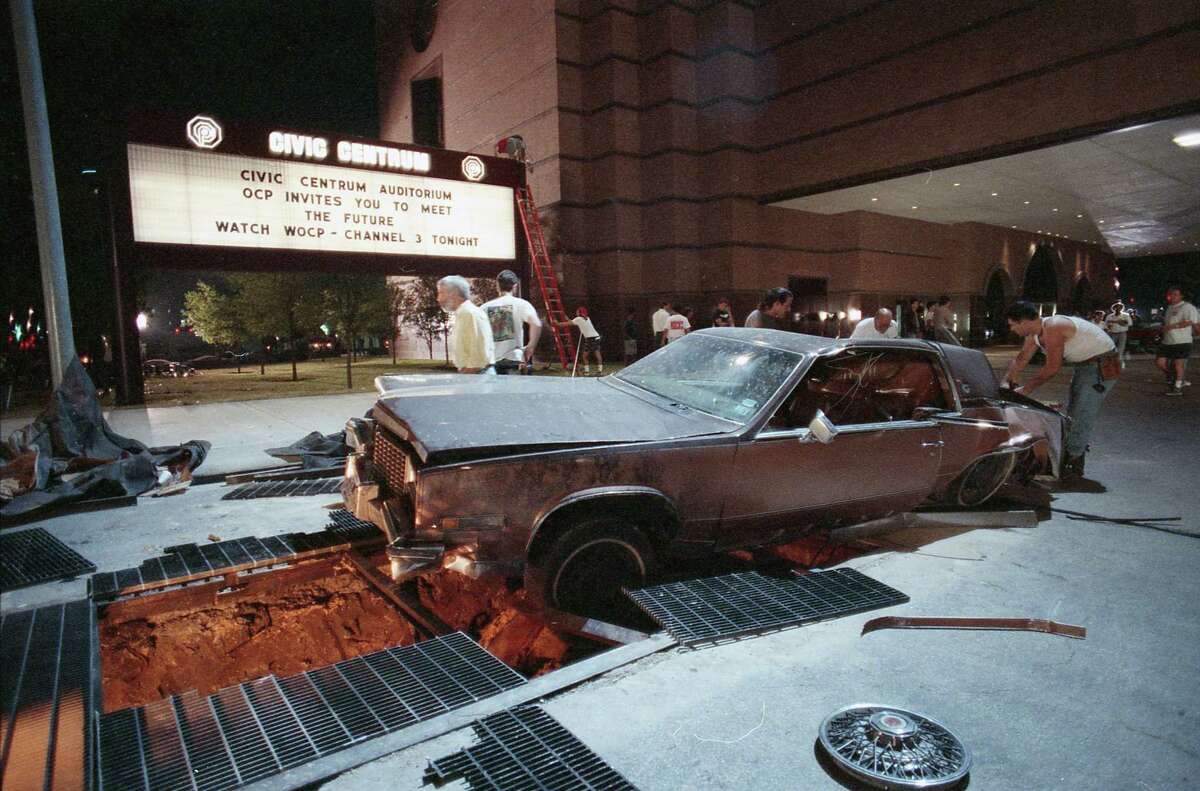 30 years ago: The Phillips Petroleum explosion in Pasadena and 'RoboCop ...