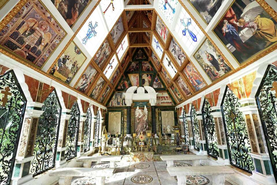 'Ren Faire' shows a mad king looking for a successor