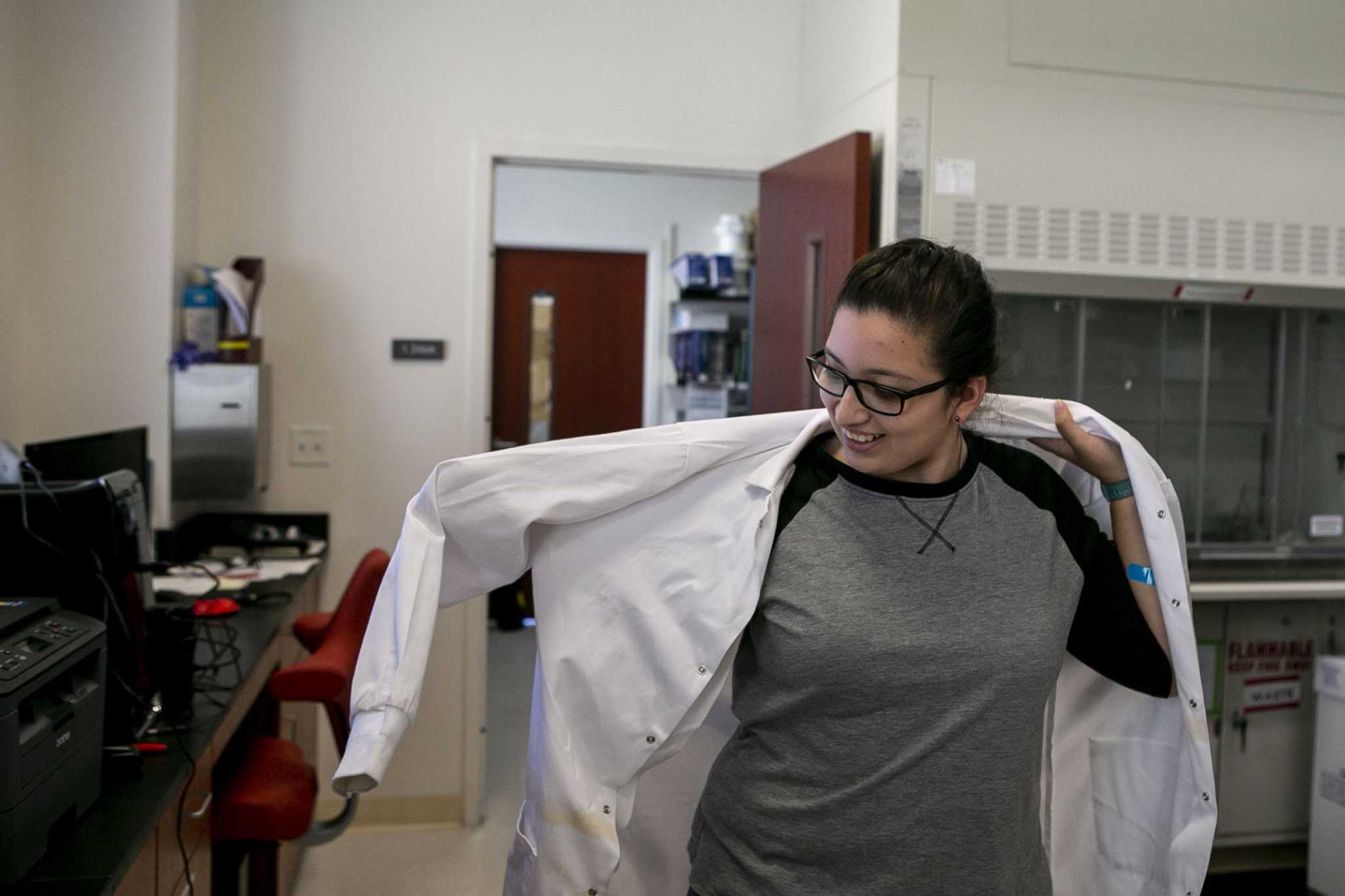 UTSA prepares freshmen for doctorates and research careers with NIH grant