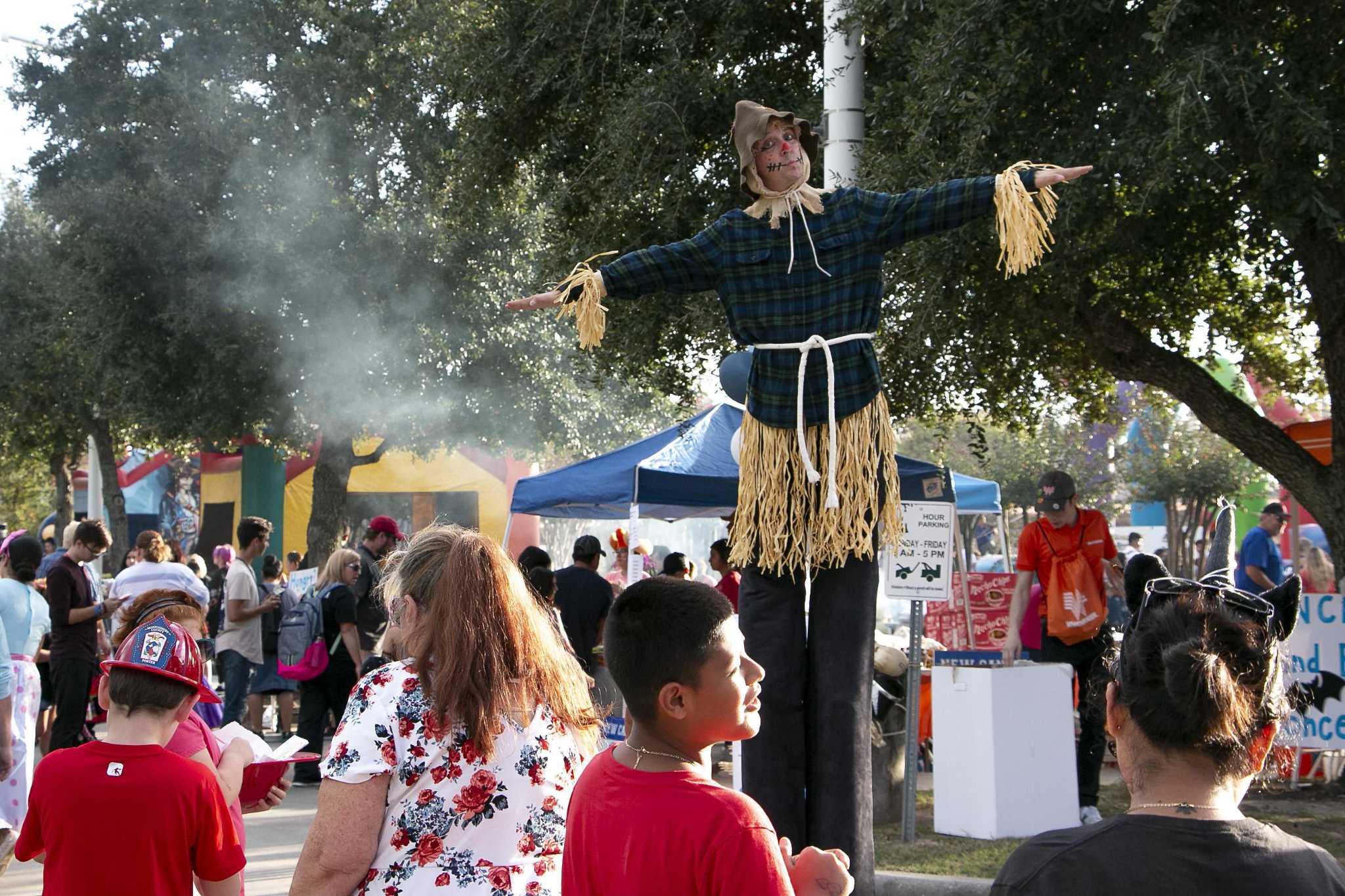 Fall Extravaganza offers carnival rides, costume contest