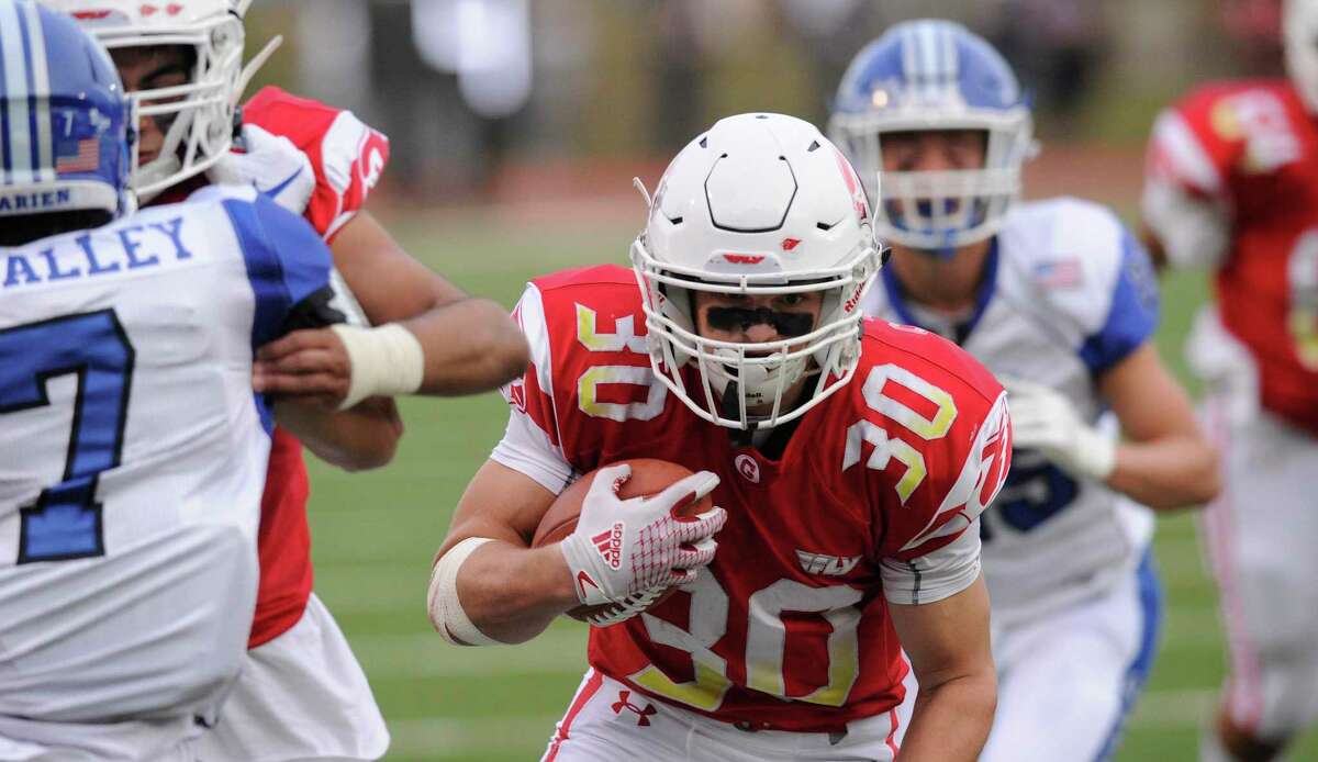 Greenwich football team renews Thanksgiving rivalry with Staples