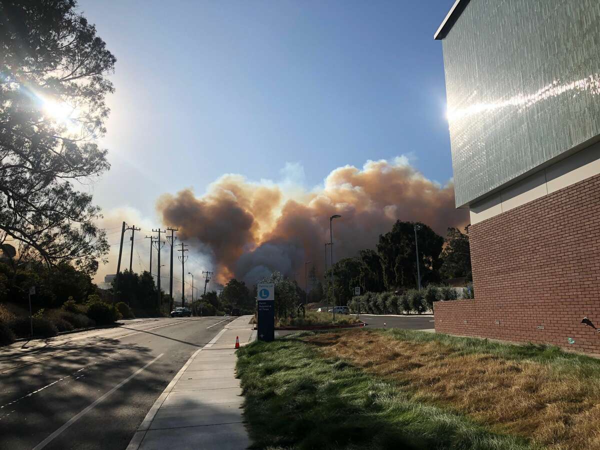 Twin fires cause evacuations in Vallejo, Crockett, closing part of I-80