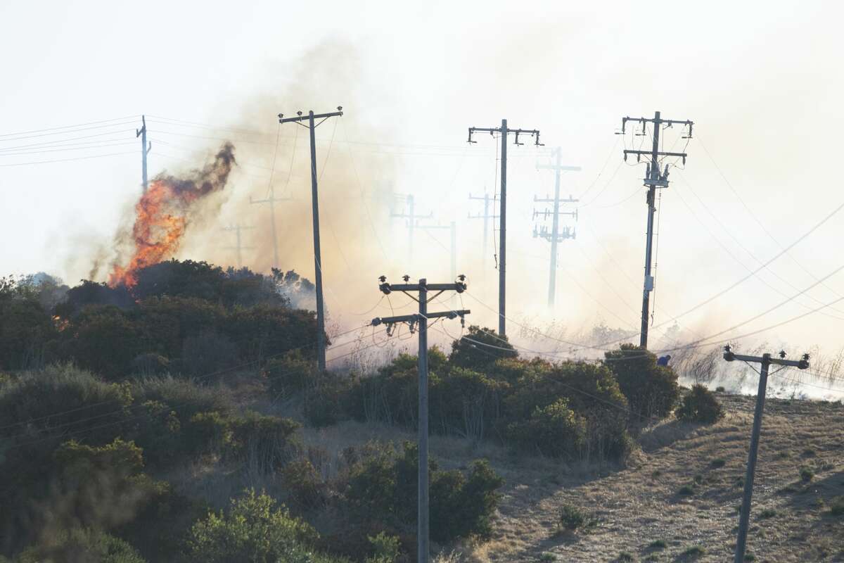 I-80 reopens after Carquinez Bridge fire, Crockett evacuation lifted