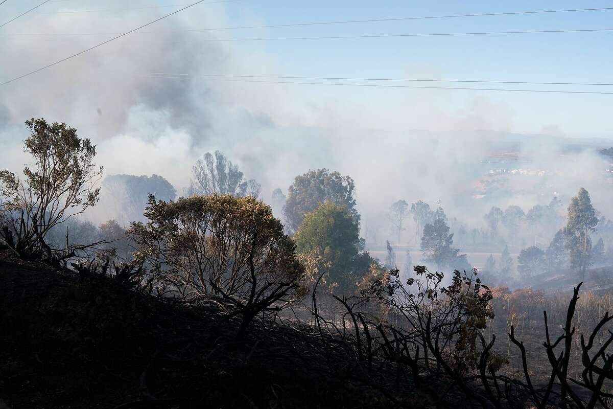 Twin fires cause evacuations in Vallejo, Crockett, closing part of I-80