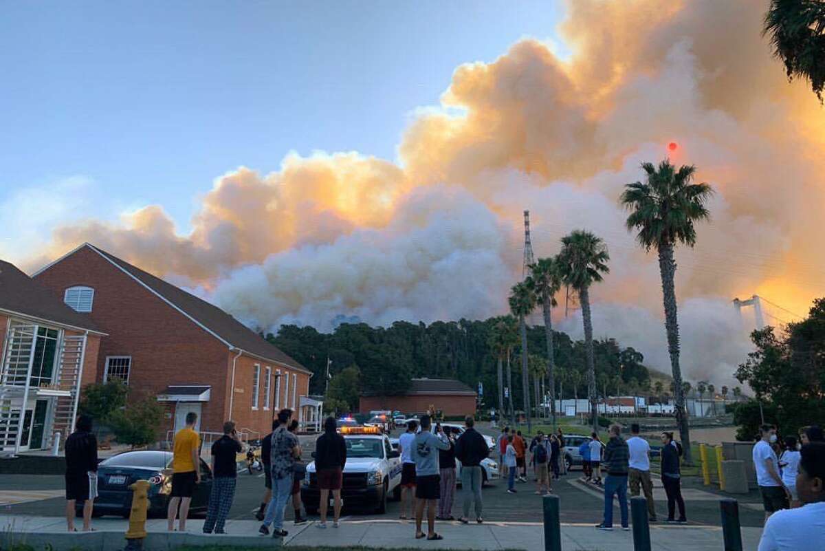 Twin fires cause evacuations in Vallejo, Crockett, closing part of I-80