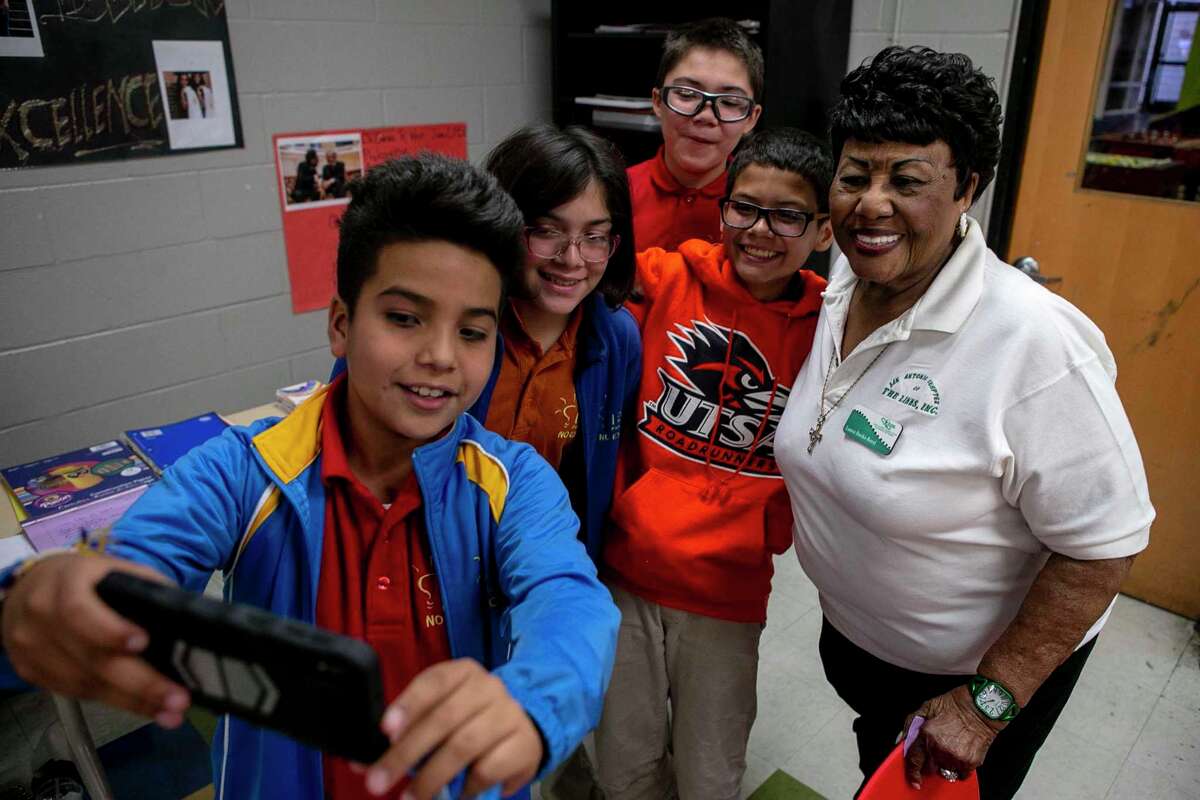 San Antonio chapter of the Links helps improve literacy rates of middle ...