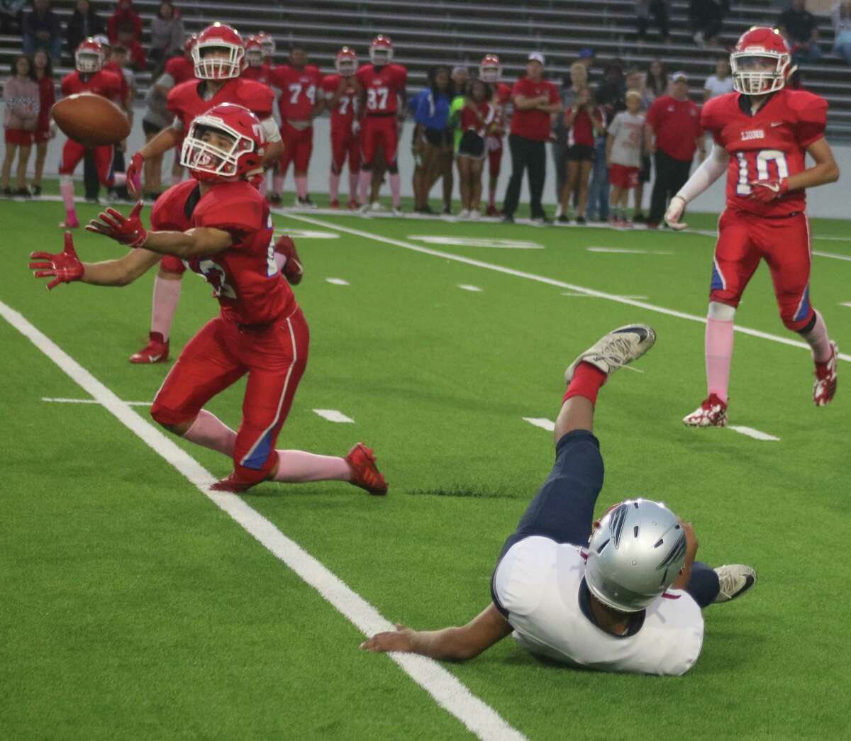 Thompson Intermediate's dramatic pick-6 hands Lions Pasadena ISD's 8A ...