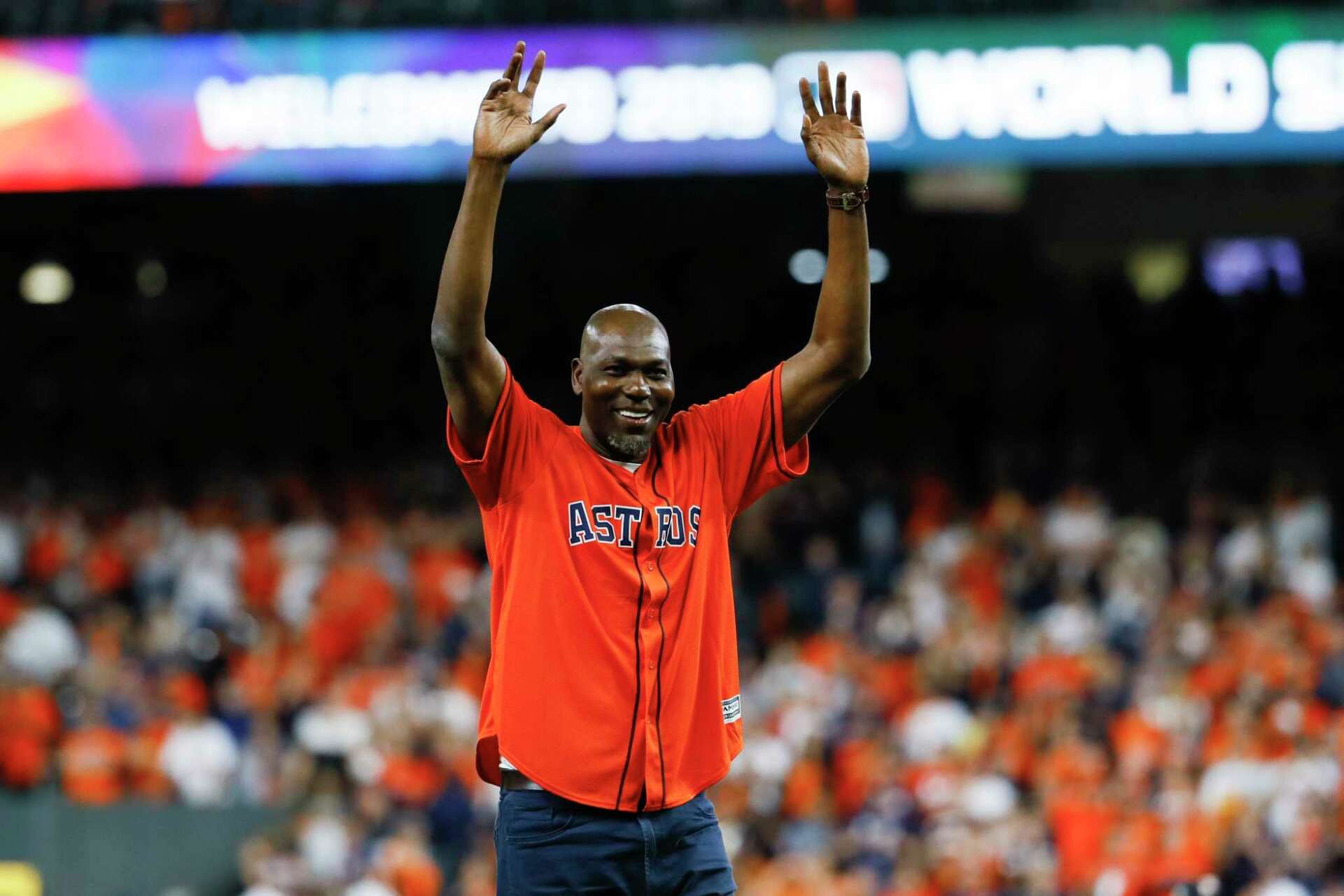 Hakeem Olajuwon, Clyde Drexler share a moment before Astros' World ...
