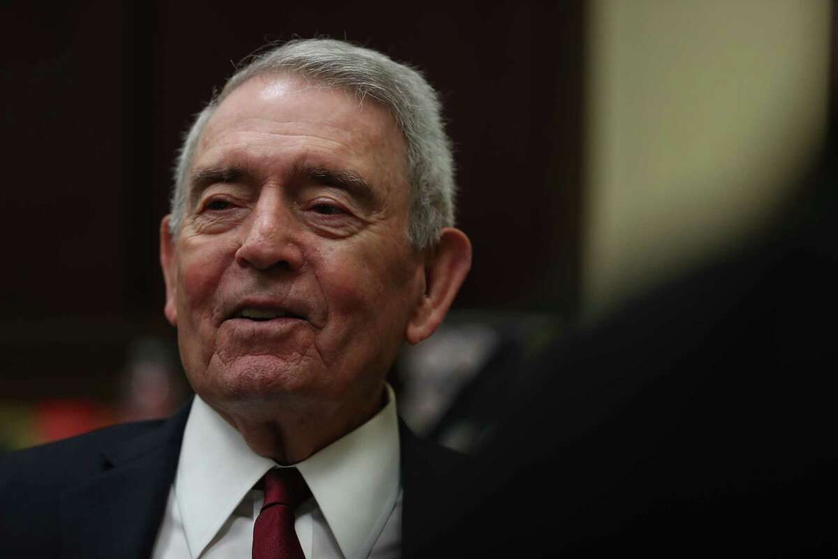 Dan Rather returns to Heights to drop in on alma mater