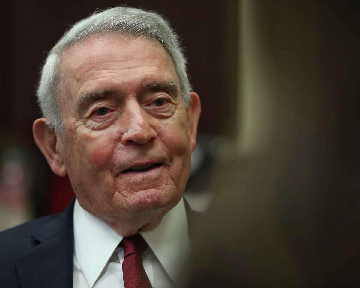 Dan Rather returns to Heights to drop in on alma mater