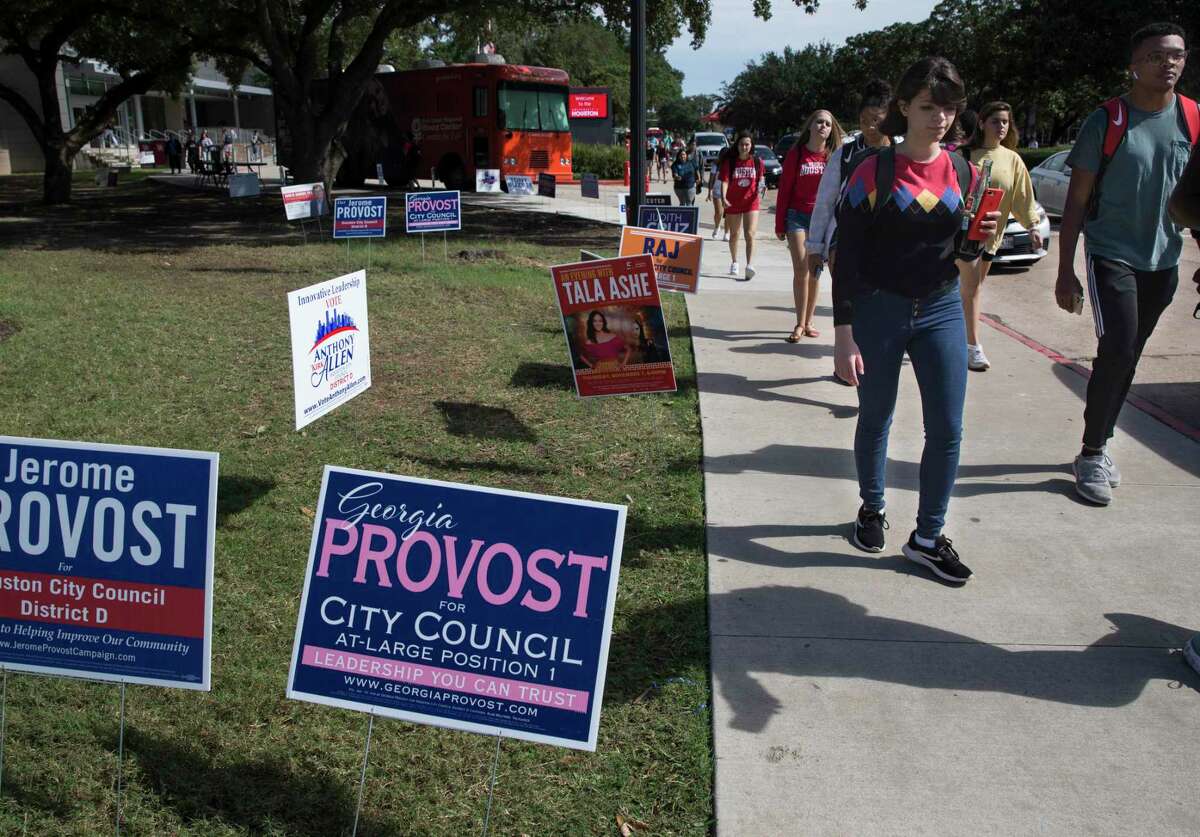 New early voting locations at UH, 2 other campuses help gear up for ...