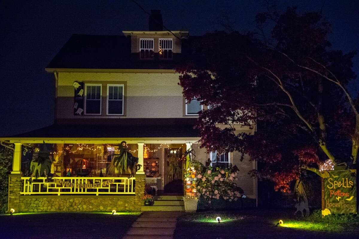 In Photos: Halloween decorations in CT 2019
