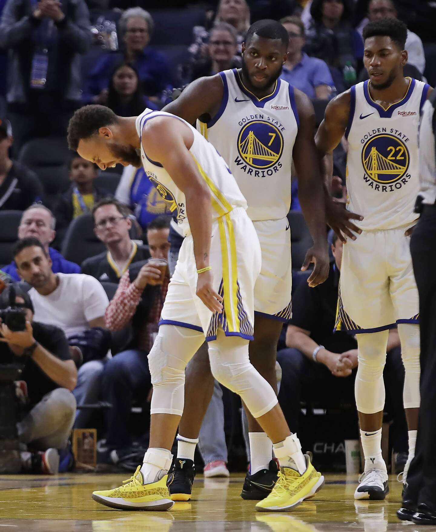 How long will it take Steph Curry to return from his hand injury?