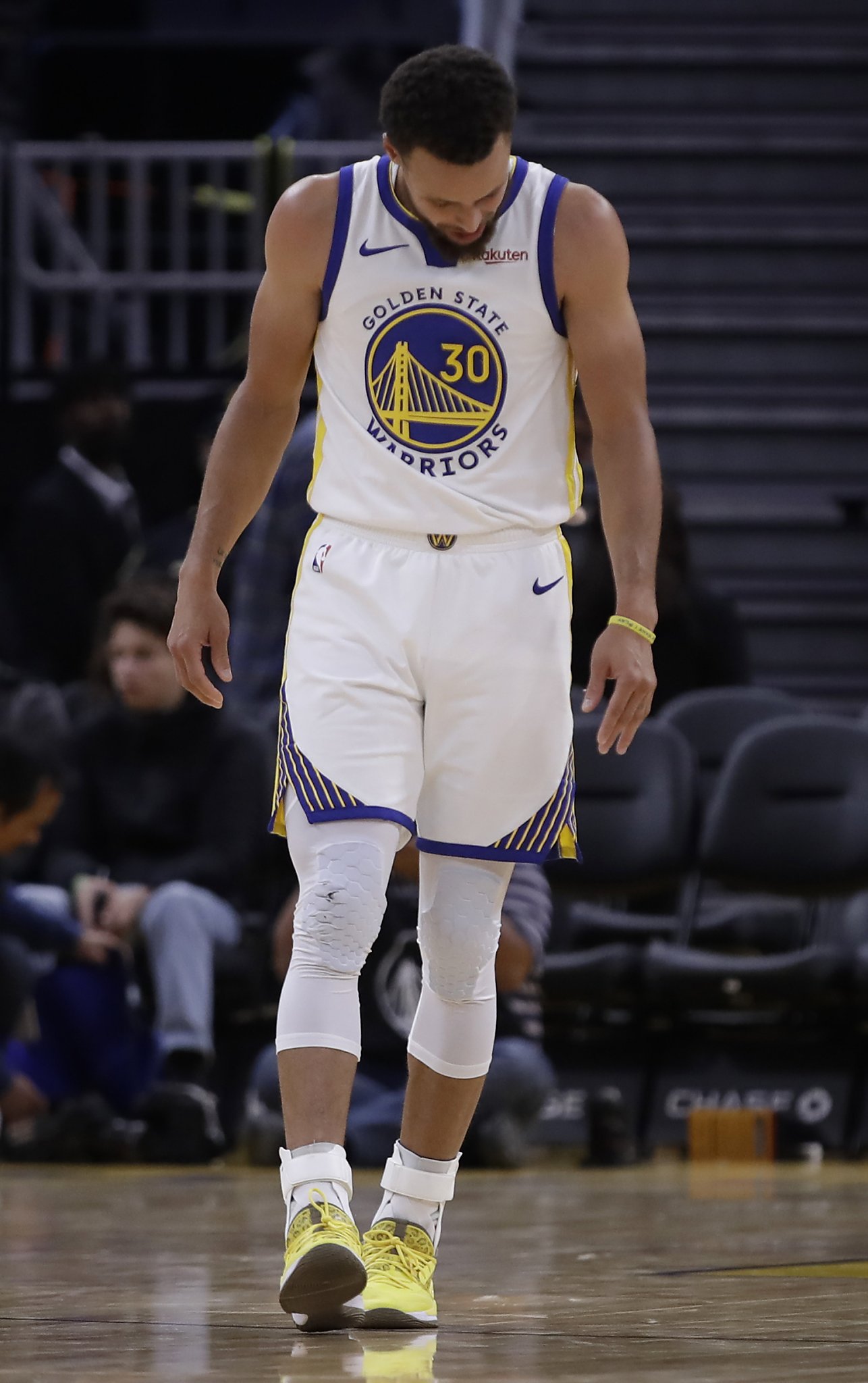 Steph Curry out at least 3 months with broken hand