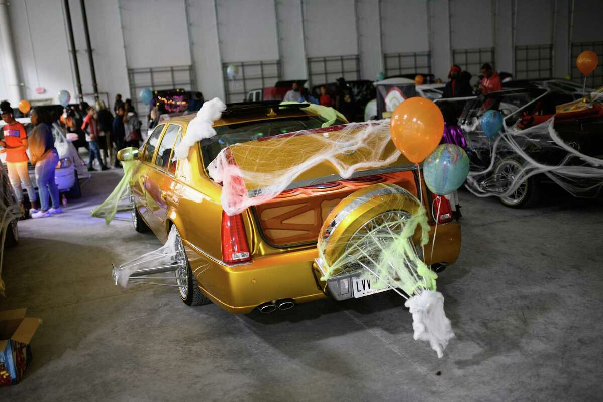 Houston rapper Trae tha Truth hosts free Halloween 'Pop Trunk Or Treat ...