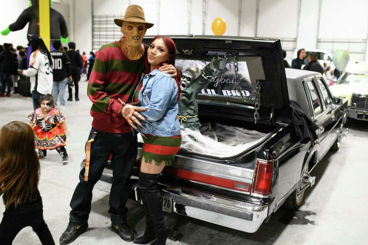 Houston rapper Trae tha Truth hosts free Halloween 'Pop Trunk Or Treat ...