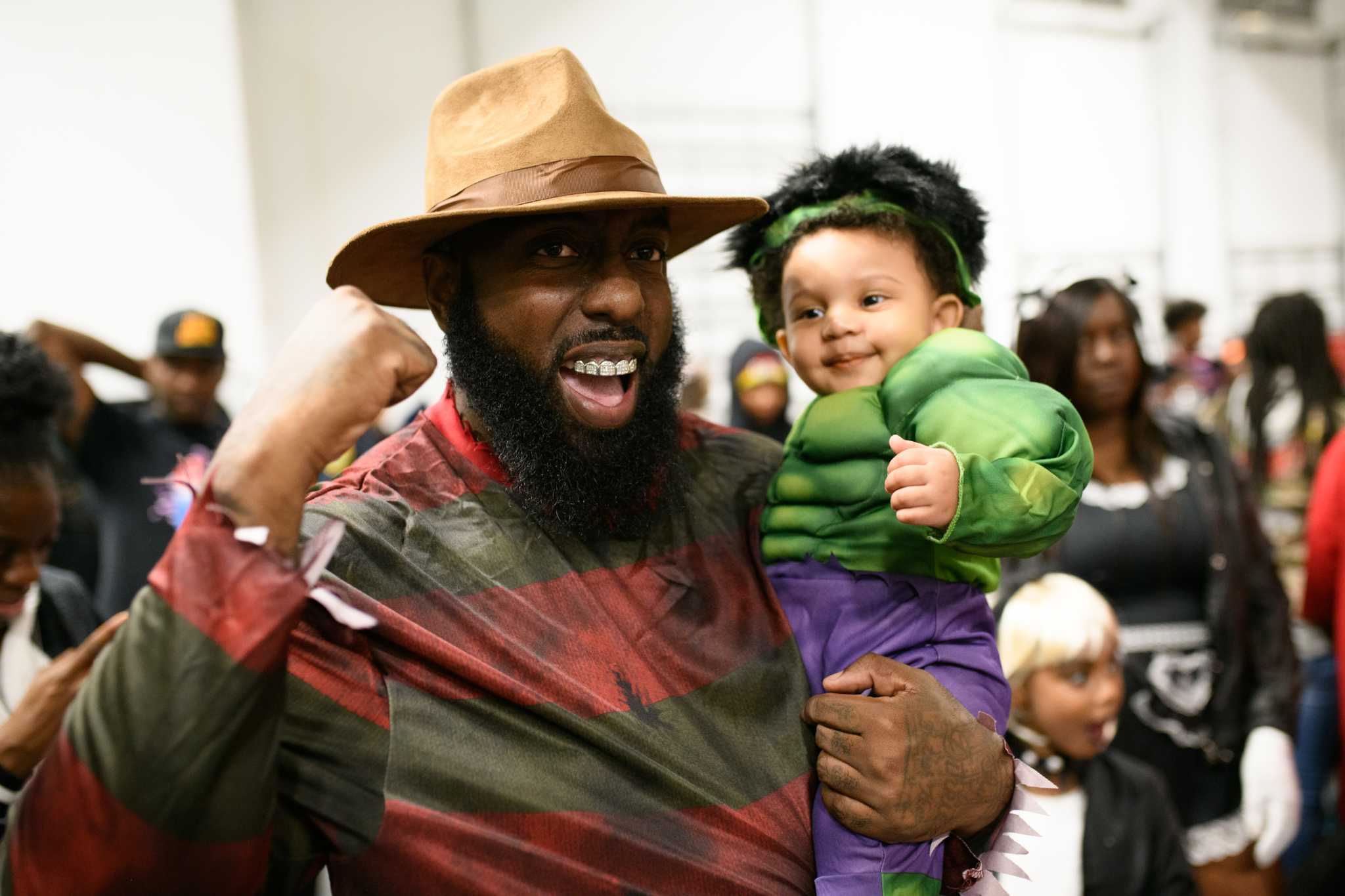 Houston rapper Trae tha Truth hosts free Halloween 'Pop Trunk Or Treat ...