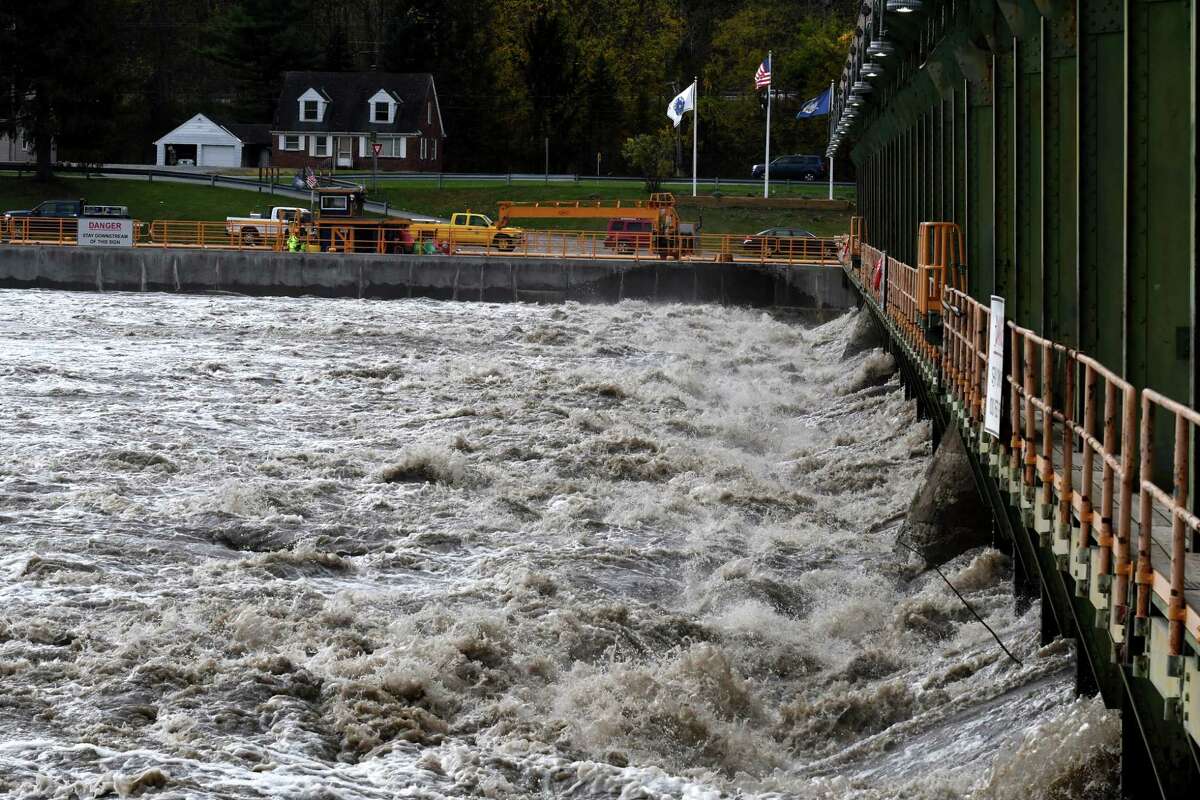 Cuomo declares emergency as state confronts deadly storm