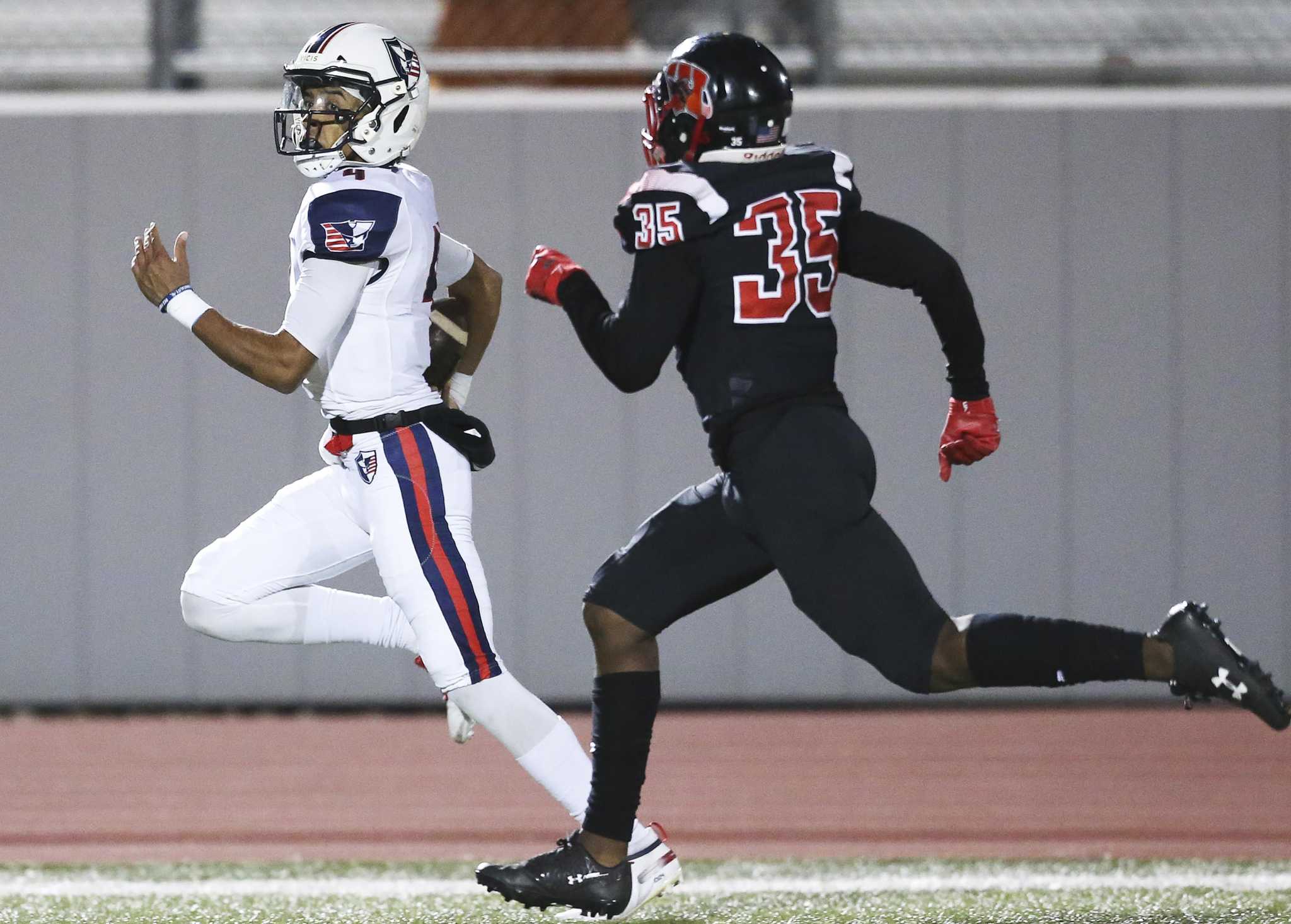 Big fourth quarter helps Wagner defeat Veterans Memorial