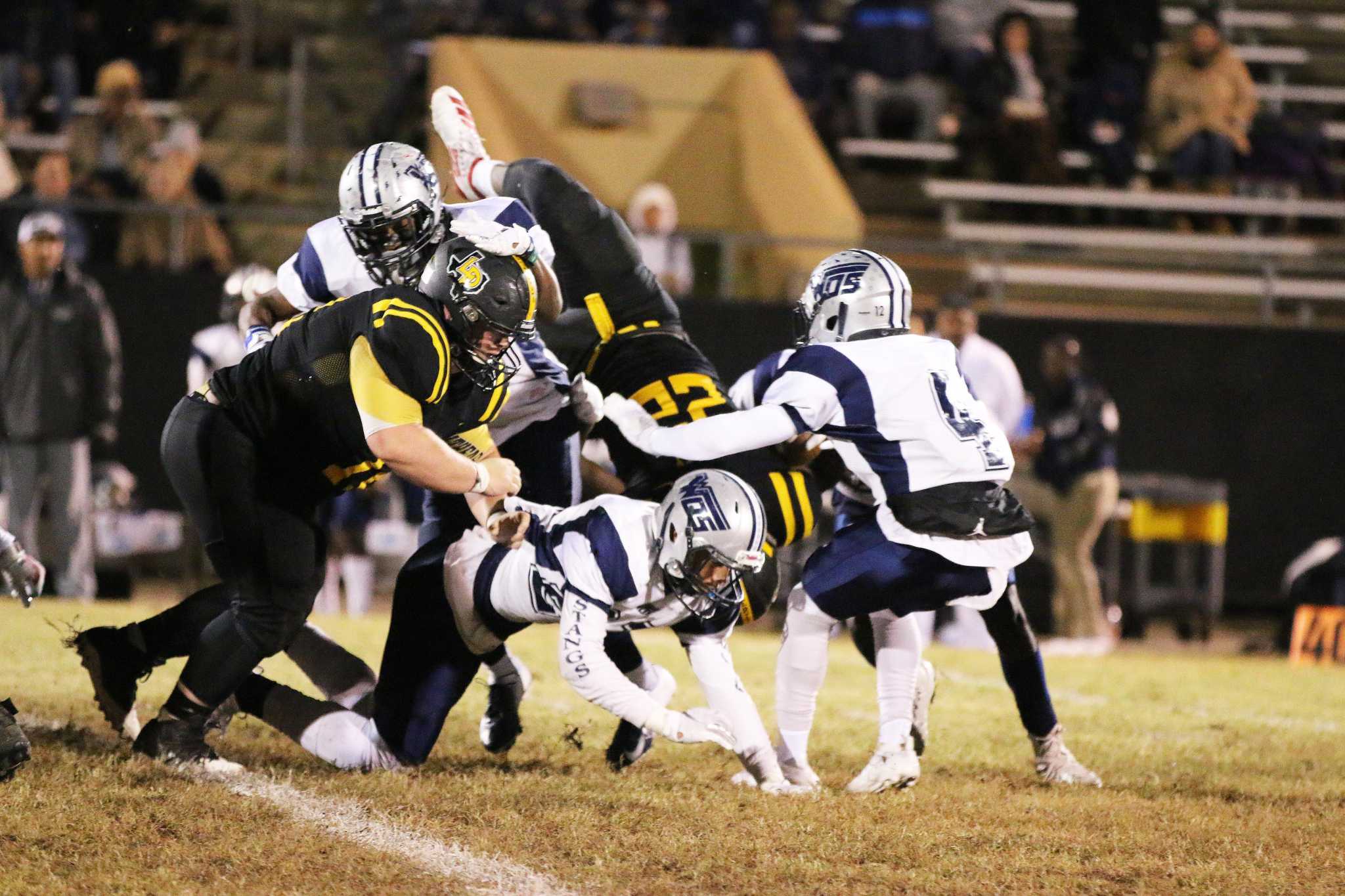 Liberty outmanned in 39-0 loss to West Orange-Stark