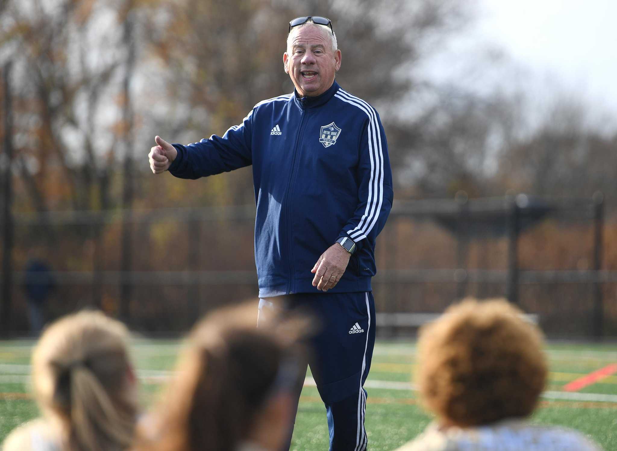 Notre Dame-Fairfield coach Wayne Mones survives “massive heart attack”