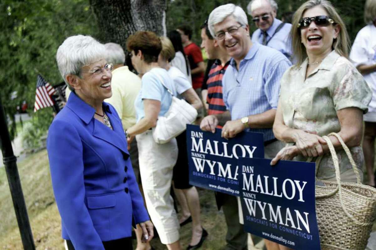 On eve of primaries, governor races tighten