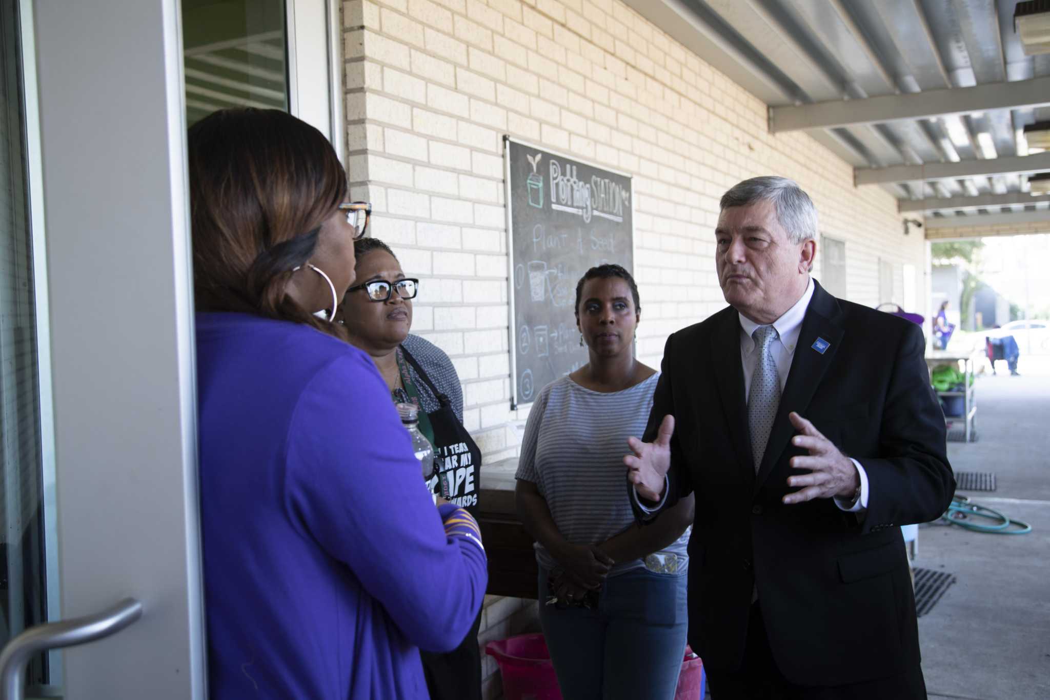 New Census Bureau director visits Houston’s low-turnout areas