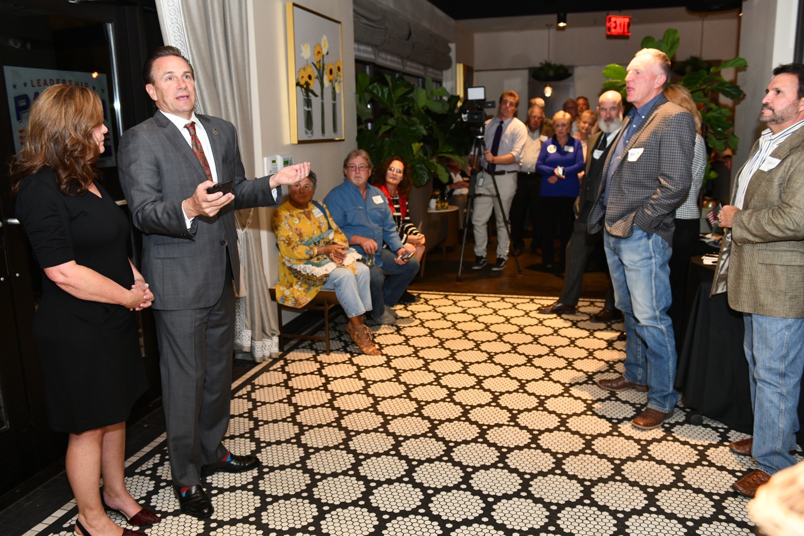 Payton takes commanding lead after early voting