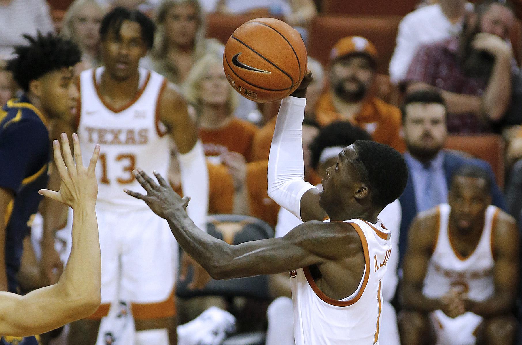 Andrew Jones proves he’s back with career night in Longhorns’ opener