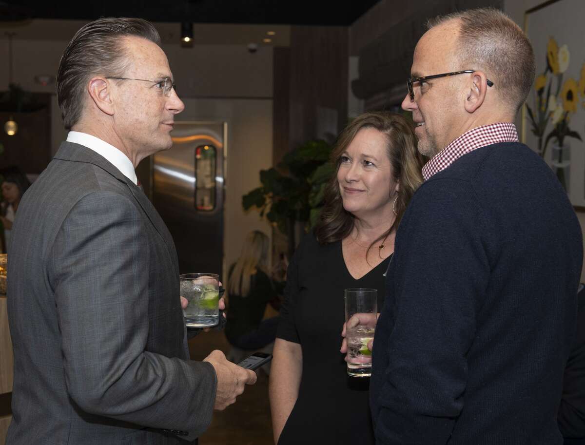 Payton takes commanding lead after early voting