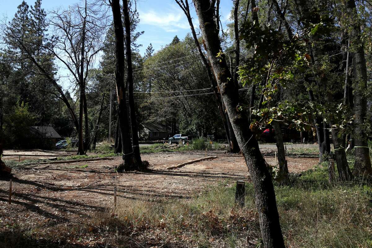 One year later, before-and-after photos show Camp Fire's enduring ...